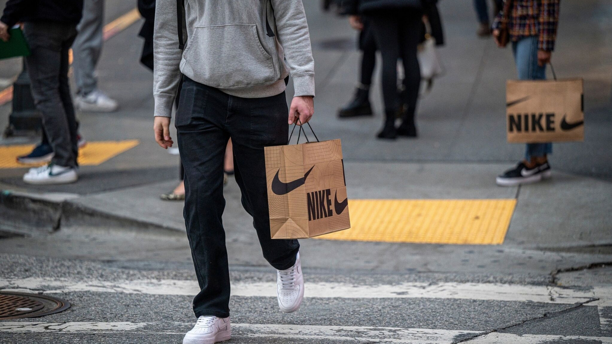 Las acciones de Nike caen un 20%, la peor caída en 23 años, y anuncia ...