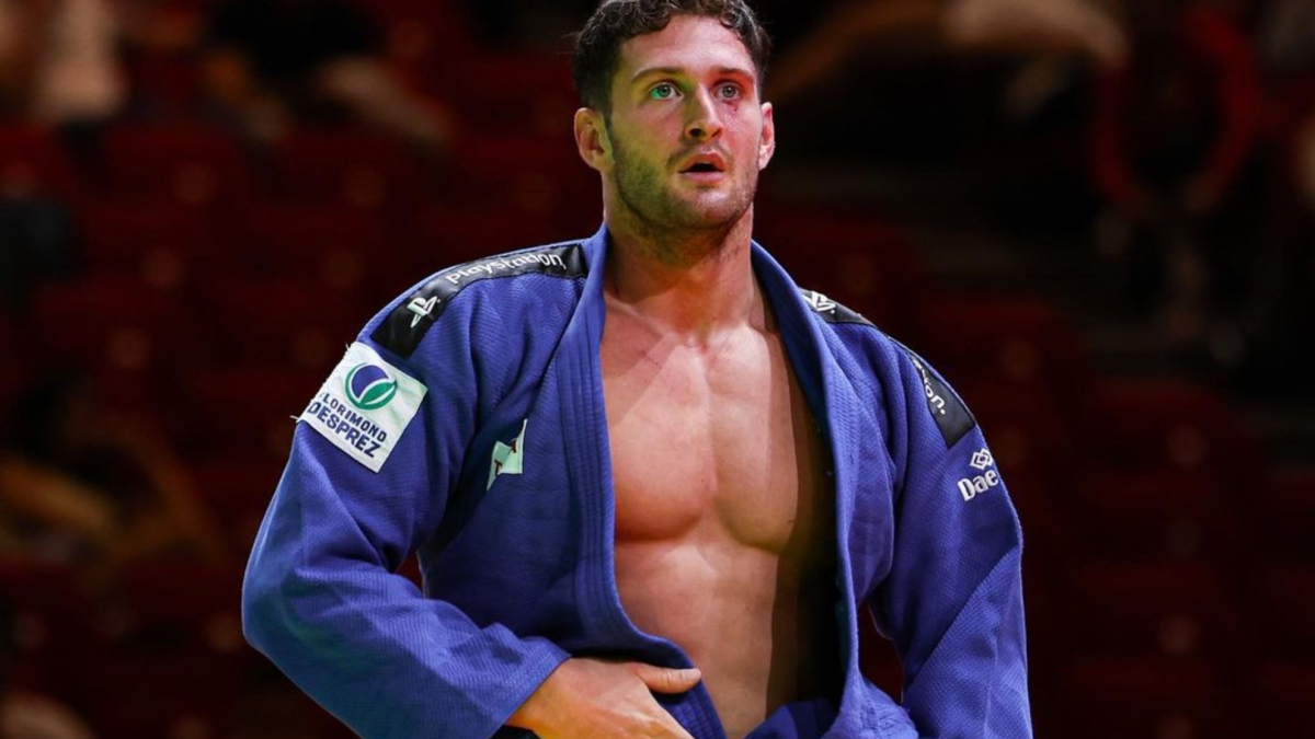 Quién es Niko Shera, el nuevo invitado de hoy en 'La Resistencia'