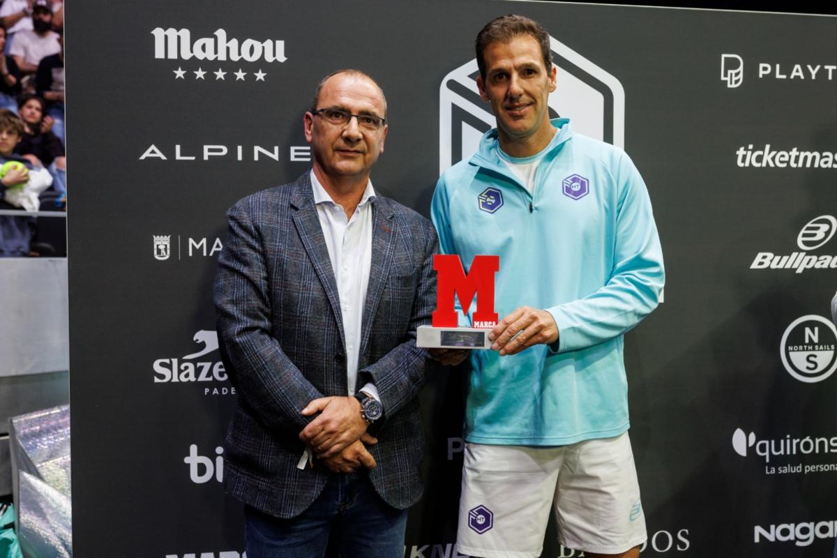 Juan Martín Díaz recibe el Premio MARCA a su trayectoria en el pádel ...