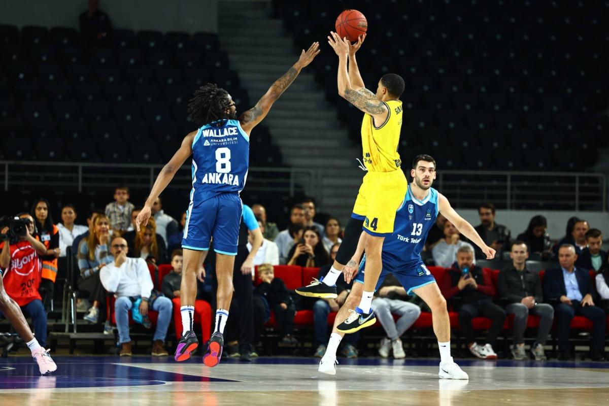 El Gran Canaria triunfa en Turquía y sigue dominando la Eurocup