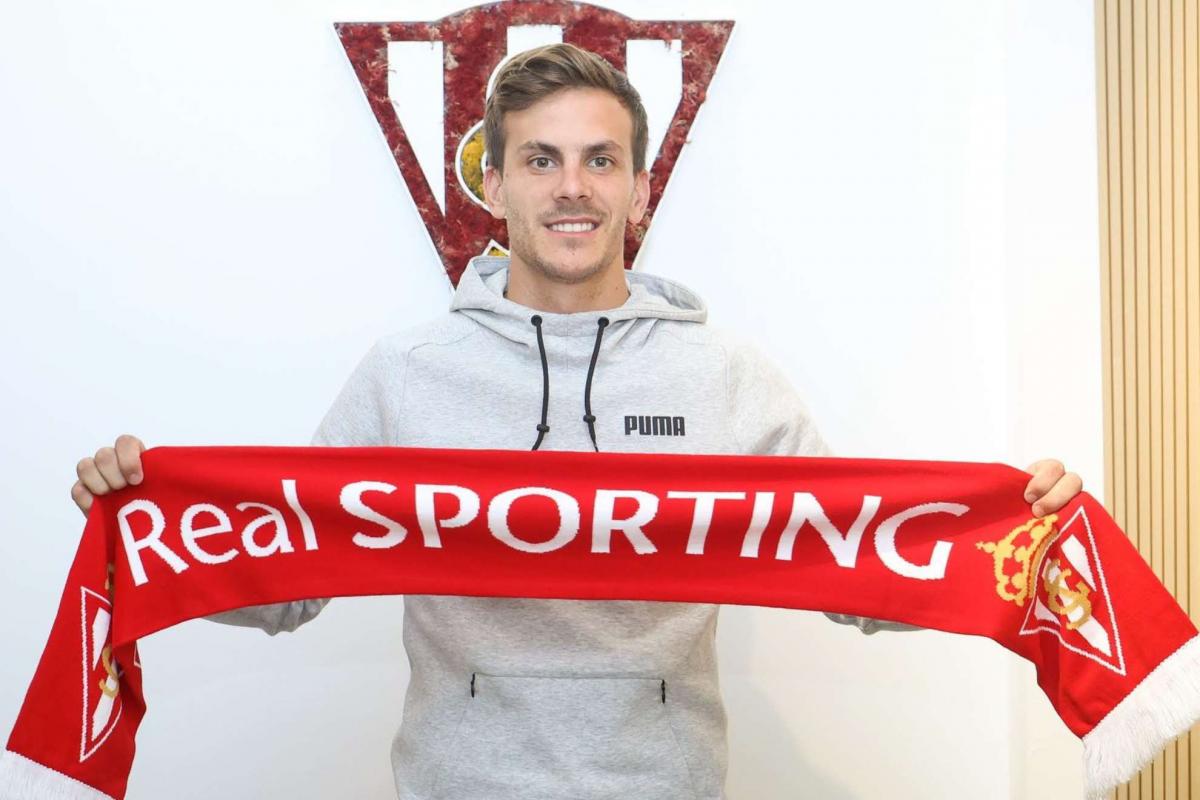 Eric Curbelo ya es jugador del Sporting de Gijón