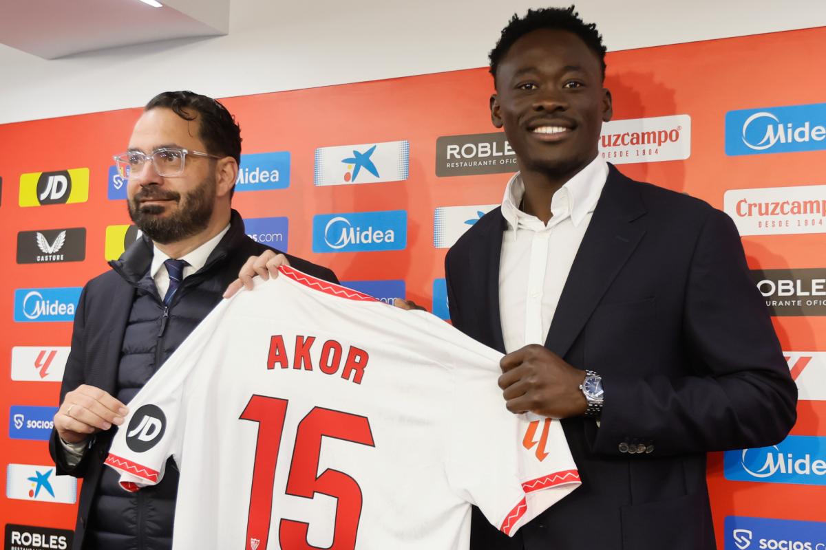 La presentación de Akor Adams con el Sevilla, en fotos | Marca