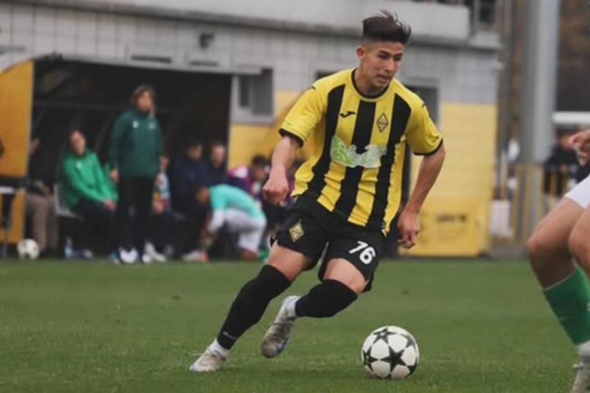 El Chelsea ficha a Dastan Satpaev, delantero de 16 años por el que ha ...
