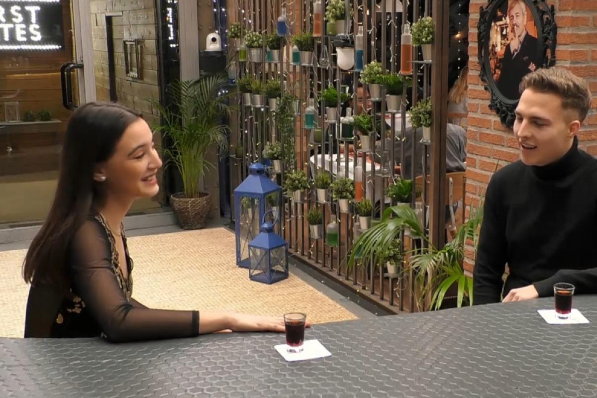 Xenia se define en 'First Dates' como "una diosa del sexo" al principio ...