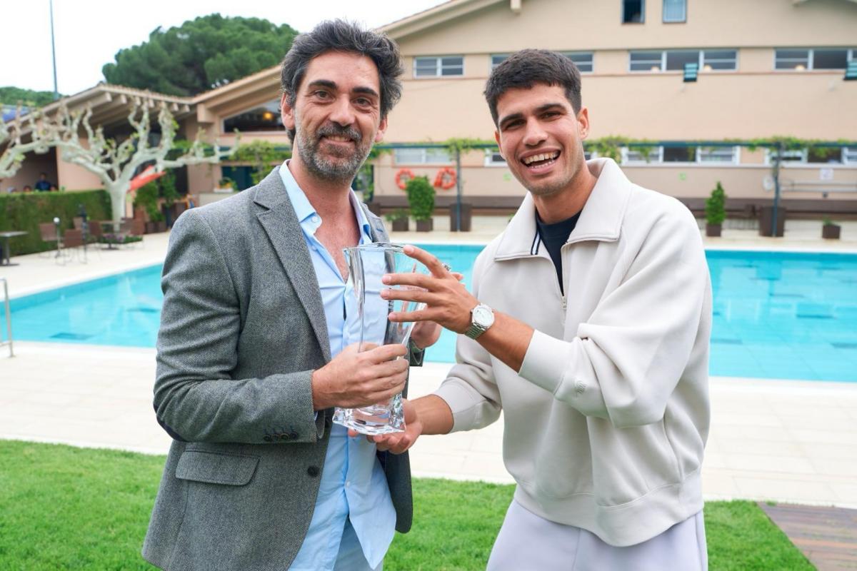 Carlos Alcaraz entrega a Joan Solsona el Premio Ron Bookman a La ...