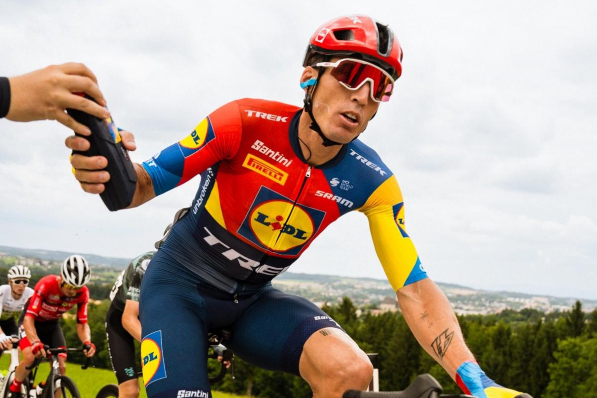 Ladies de ingolstadt door opened and yet another girl was