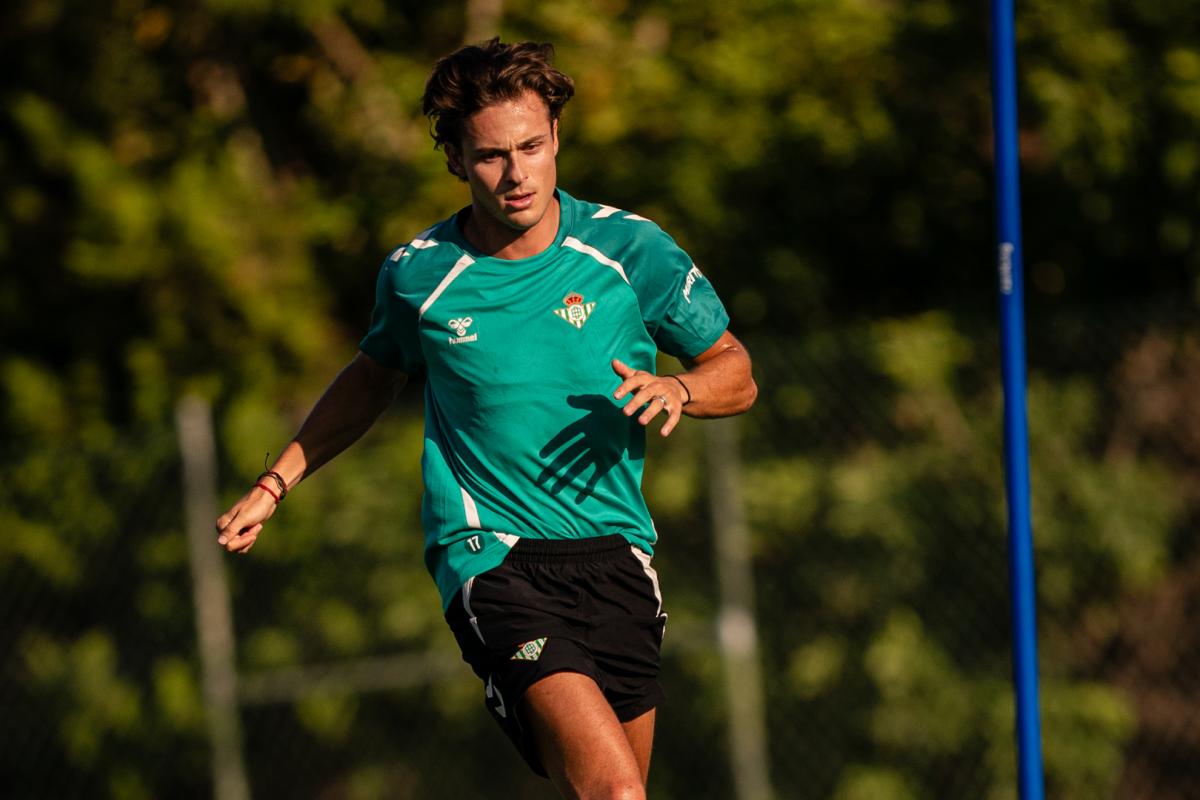 Angel emily xhamster not nearly as lean or fit as depicted