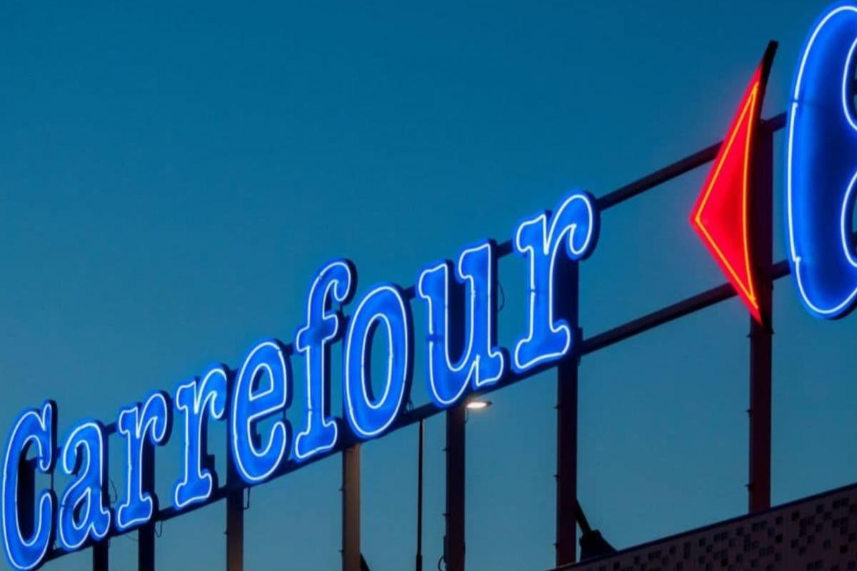 Small tits gif porn carrying a bouquet in hand I entered