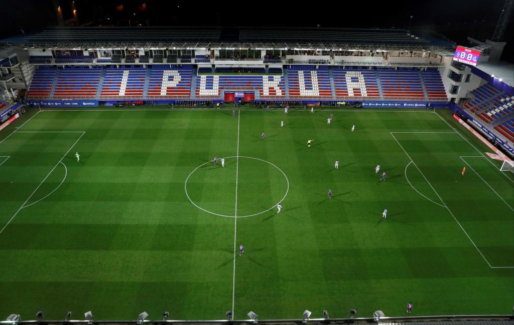 Una tribuna de primera: los únicos privilegiados que verán fútbol en vivo