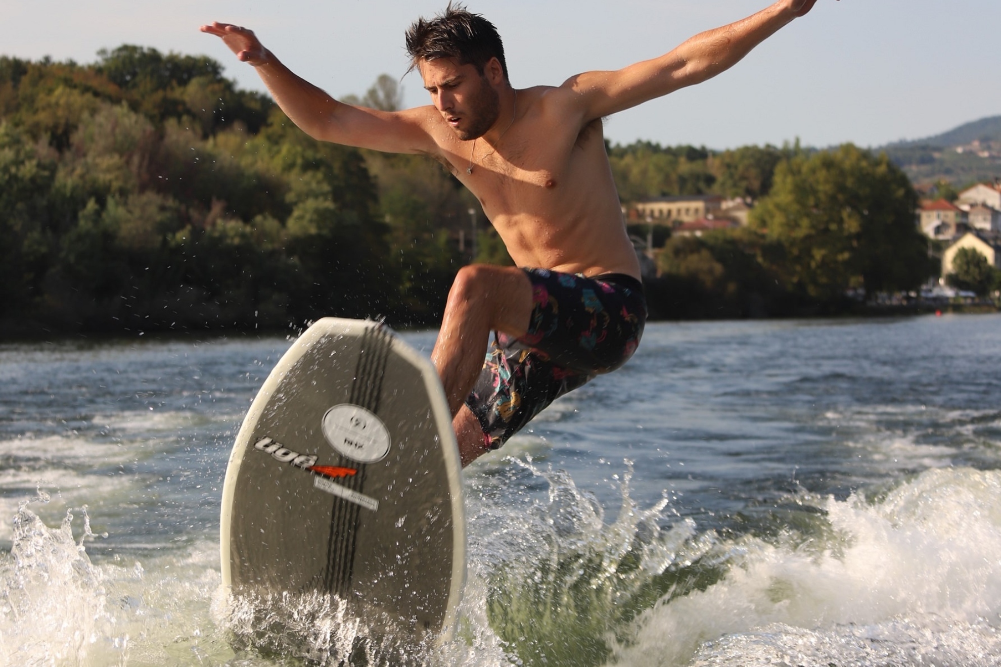 La Semana Abanca pone a Tui en el mapa nacional del wakesurf | Marca