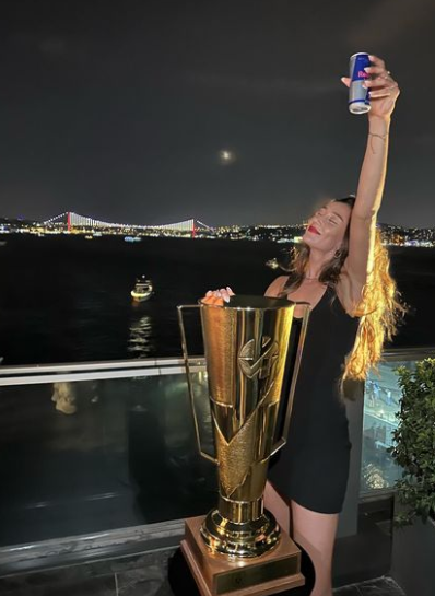 Dejan en libertad al acosador de Hande Baladín, campeona del EuroVolley ...