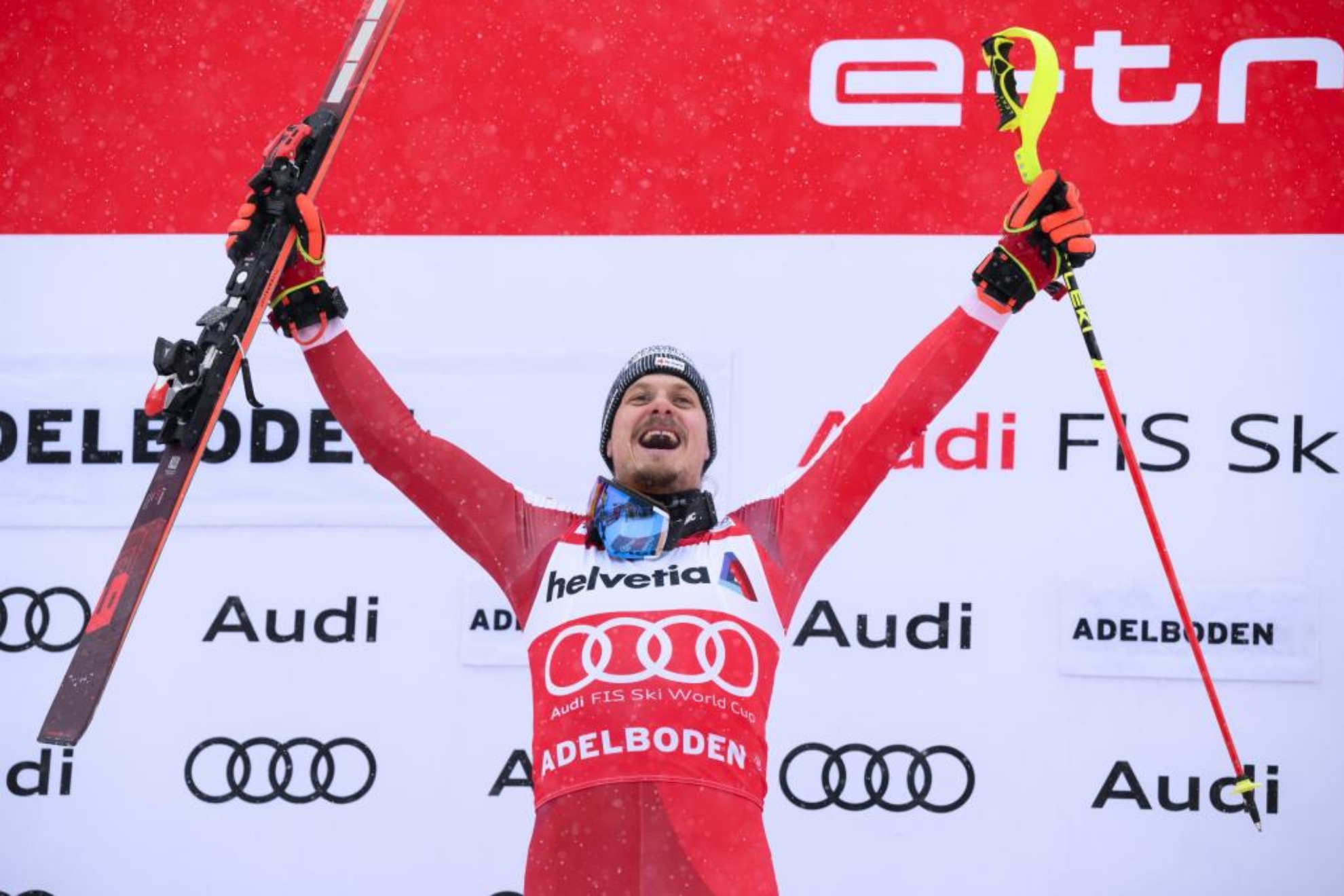 Manuel Feller se impone en el slalom de Adelboden