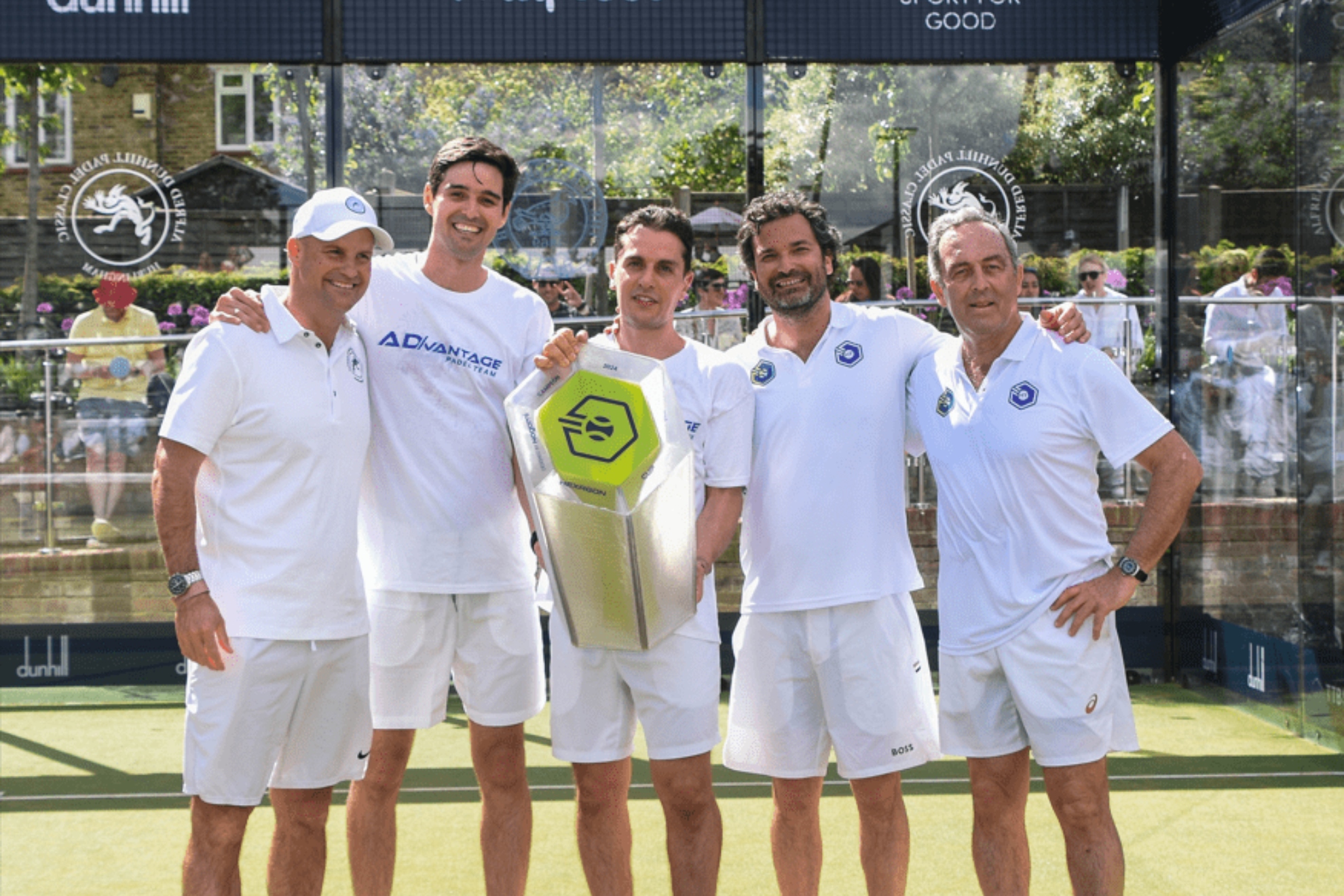 Hexagon Cup entrega su trofeo de campeón al Team AD/vantage de Andy Murray