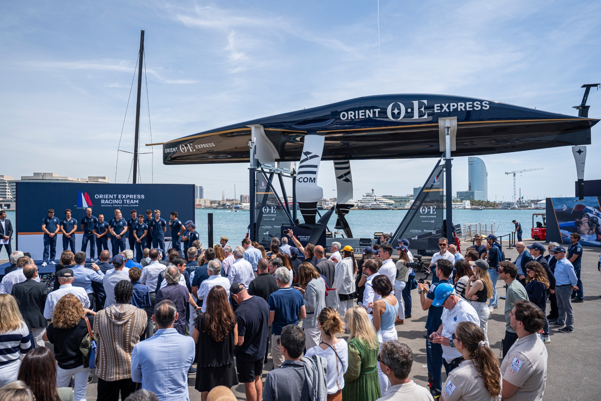 Orient Express Racing Team bautiza su AC75 con el que aspira a ganar su ...