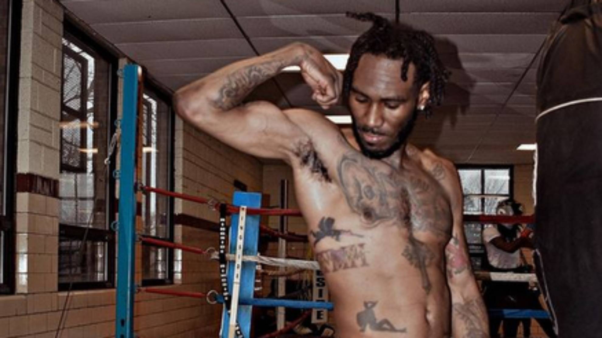 Robert Easter Jr., campeón del mundo del peso ligero, es tiroteado tres veces en un robo en la calle