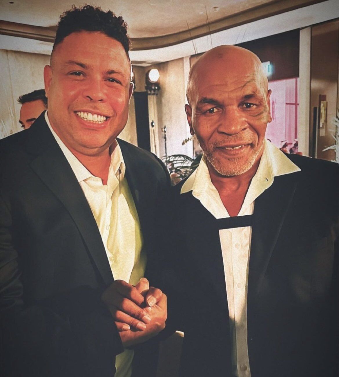 ¡Vaya fotón! Reunión histórica de estrellas del boxeo y las MMA... más ...