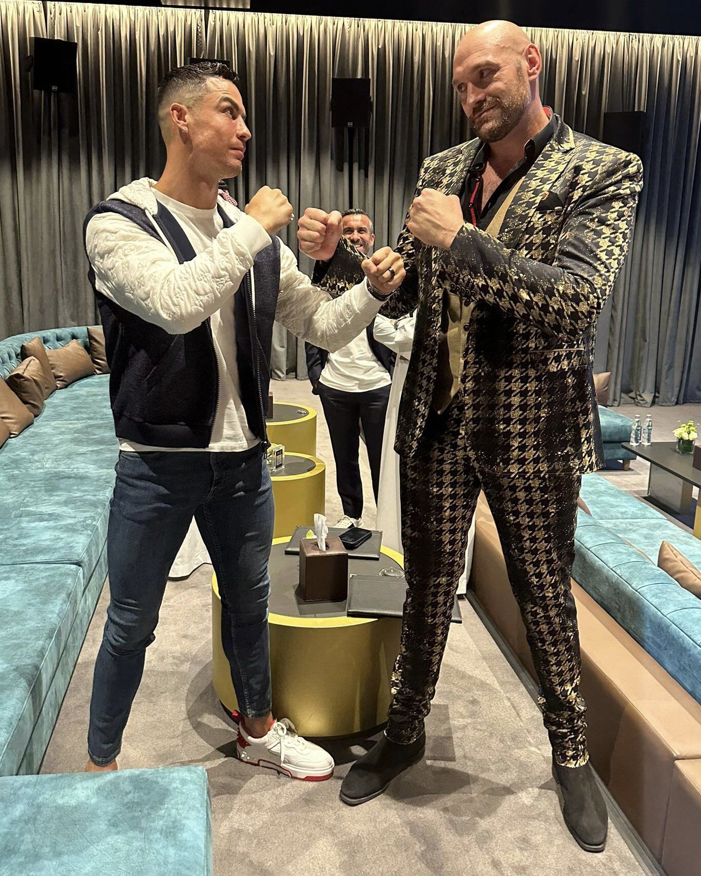 ¡Vaya fotón! Reunión histórica de estrellas del boxeo y las MMA... más ...