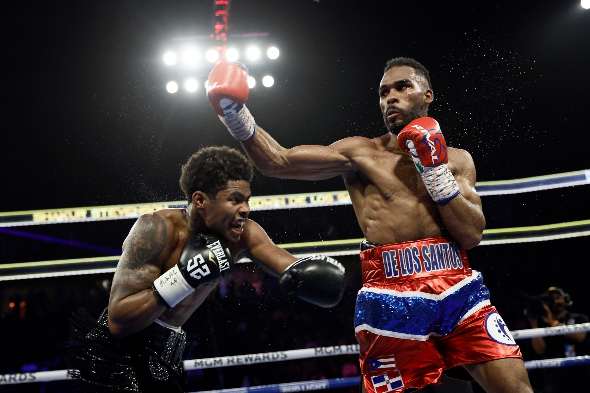 Shakur Stenvenson sale abucheado y le pide disculpas a Mayweather, Ward ...