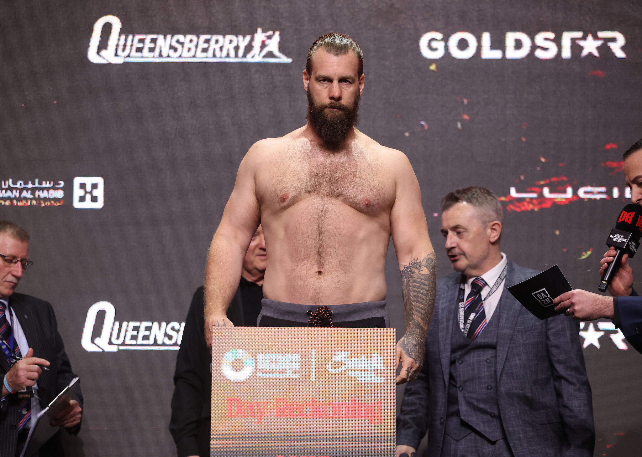 El pesaje del 'Día del Juicio Final': 'Baby' Miller, con 43 kg más que ...