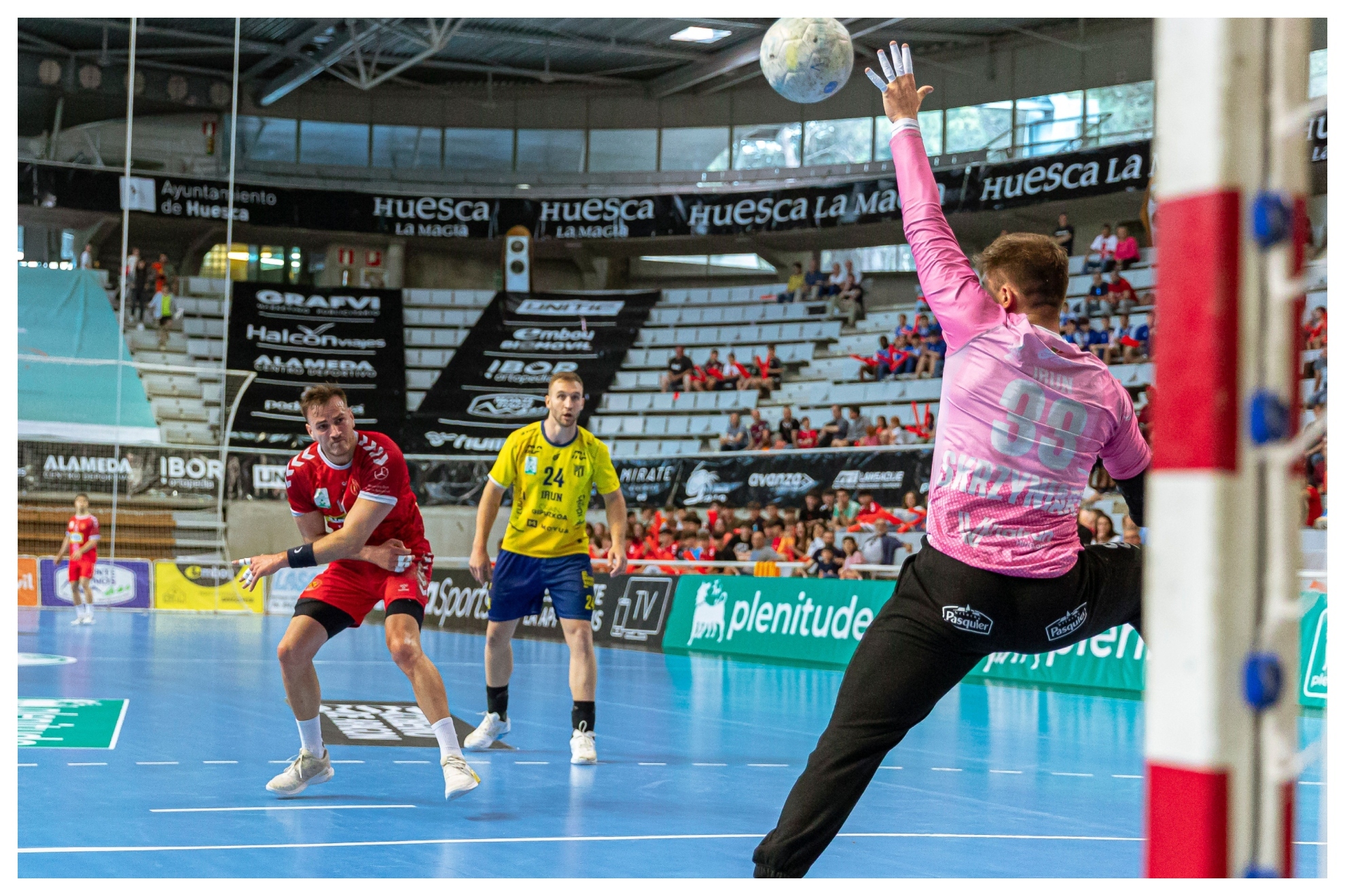 A pesar de su derrota ante el Bidasoa, el Huesca mantiene la categoría