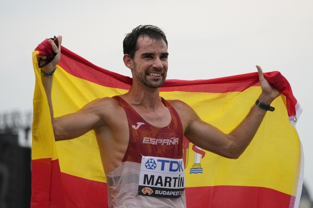 ¡Una celebración de oro! Así fue la llegada de Álvaro Martín a la meta ...