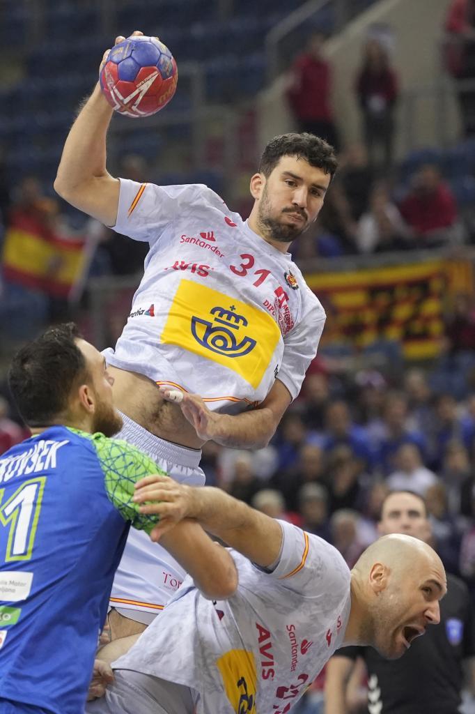 El mes más loco de Pol Valera, reclutado para el Mundial y fichado por ...