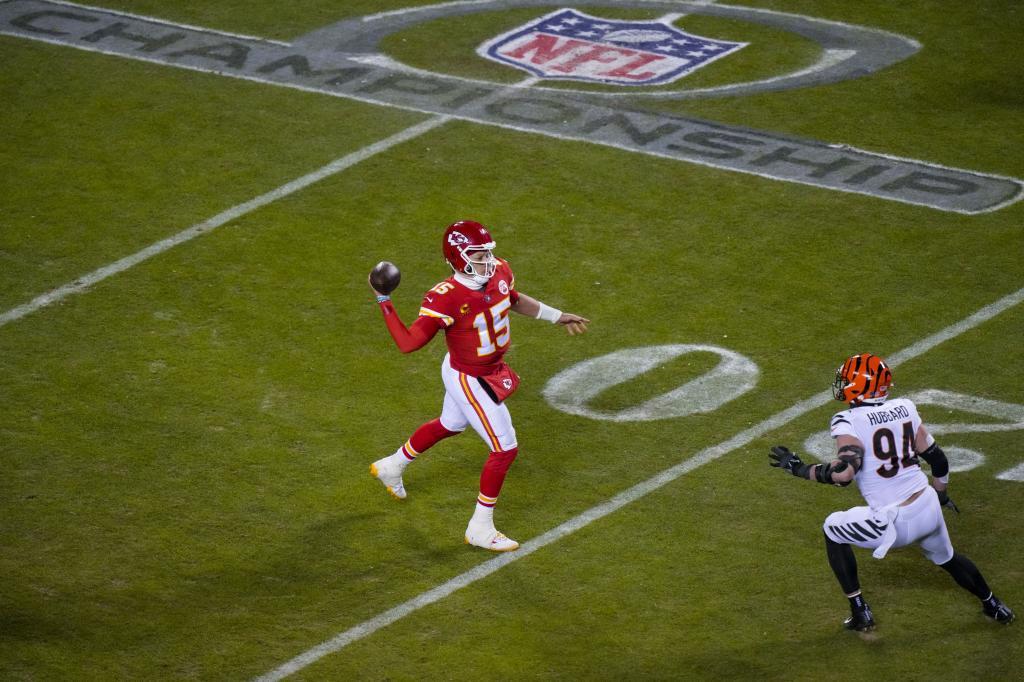 Mahomes se viste de superhéroe y los Chiefs se medirán a los Eagles en la Super Bowl