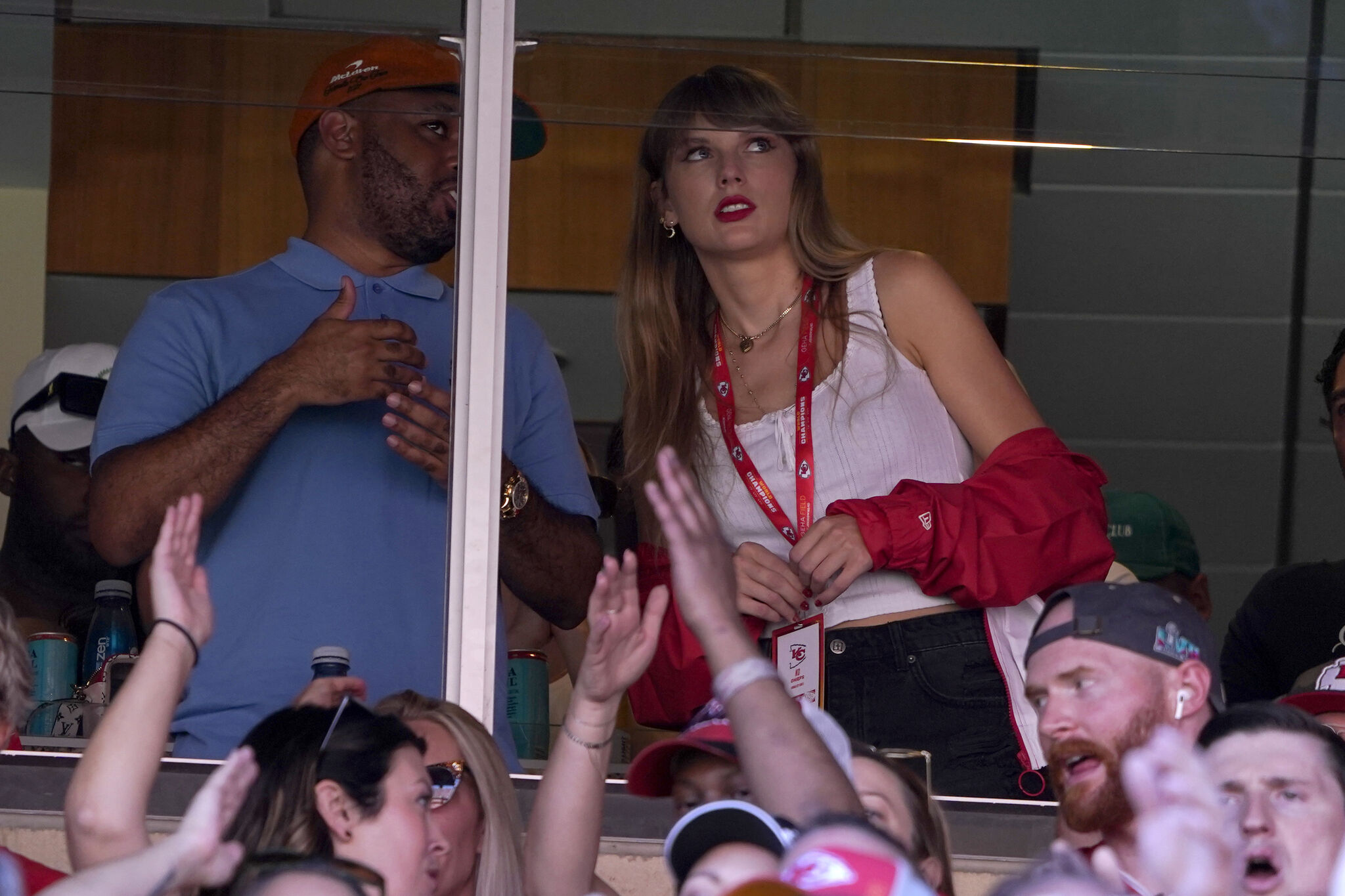 ¿Está saliendo Taylor Swift con Travis Kelce? Pillados juntos en la NFL | Marca