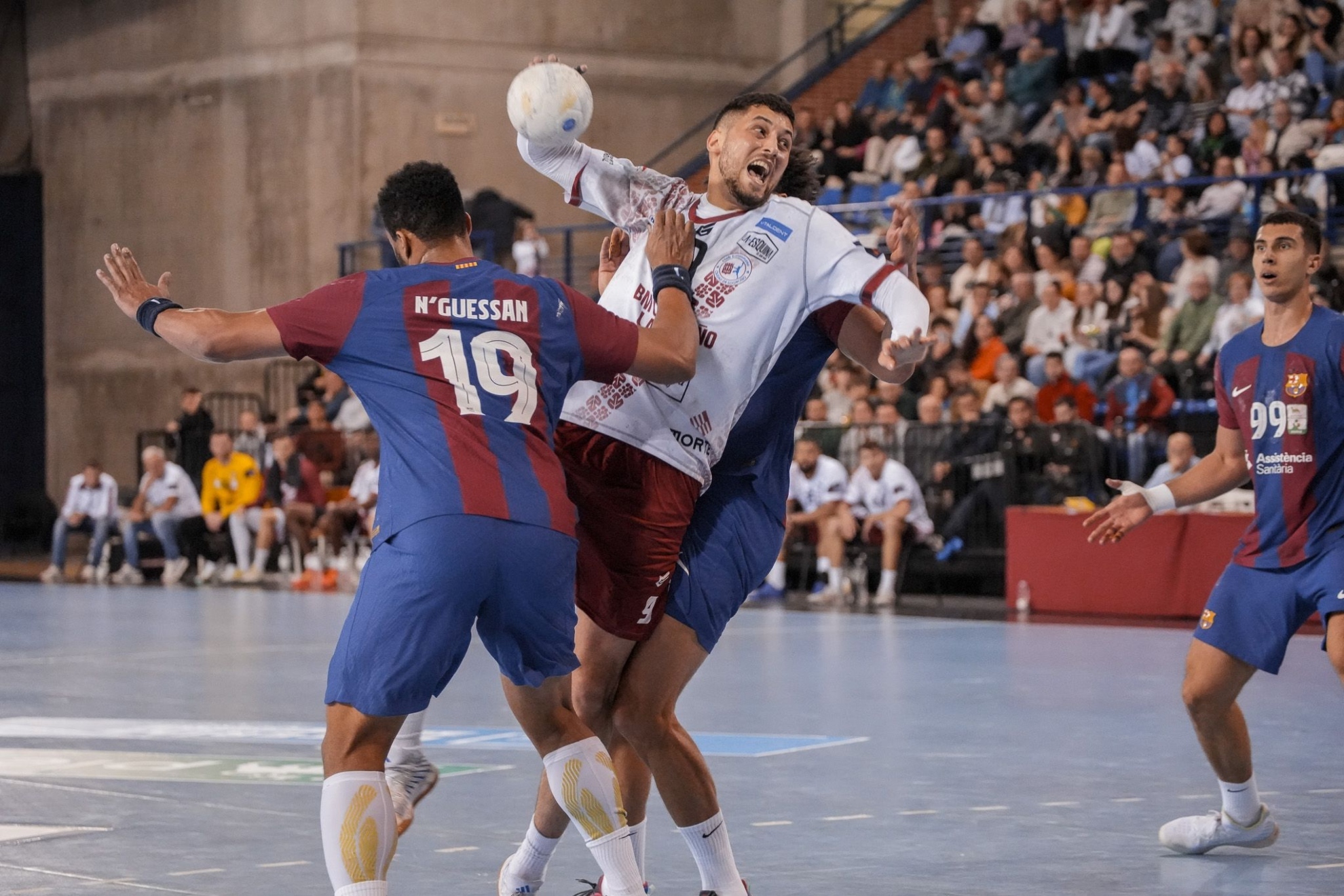 El Barça impone su calidad ante un Logroño peleón