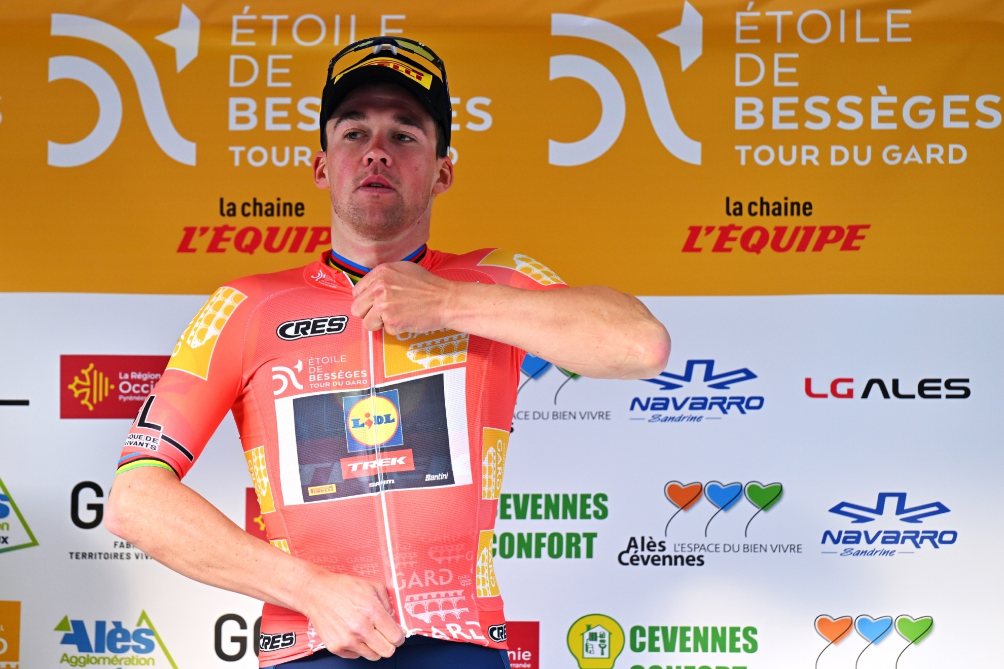 Mads Pedersen mantiene el liderato en la Estrella de Besseges