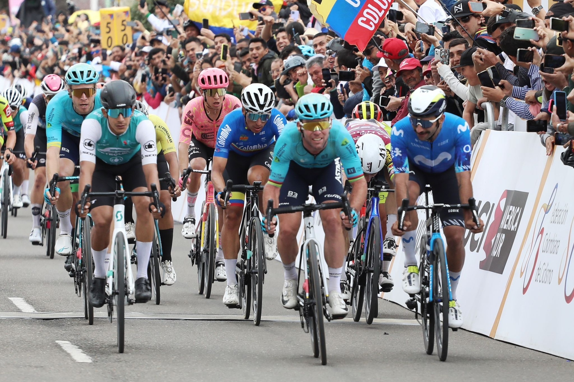 Cavendish, victoria como una catedral en Zipaquirá, Contreras sigue líder