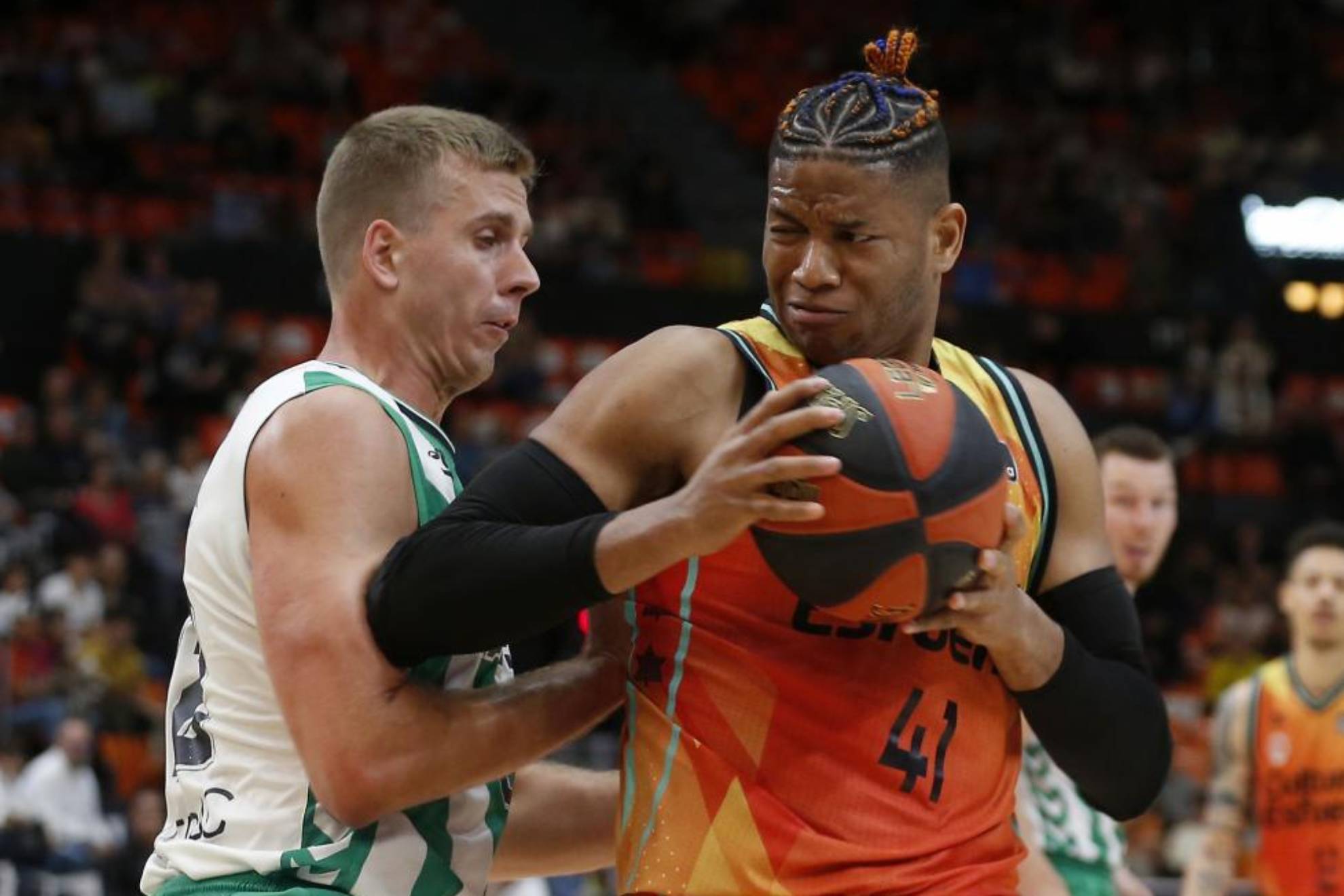 El Valencia Basket recupera la sonrisa ante un Real Betis peleón | Marca