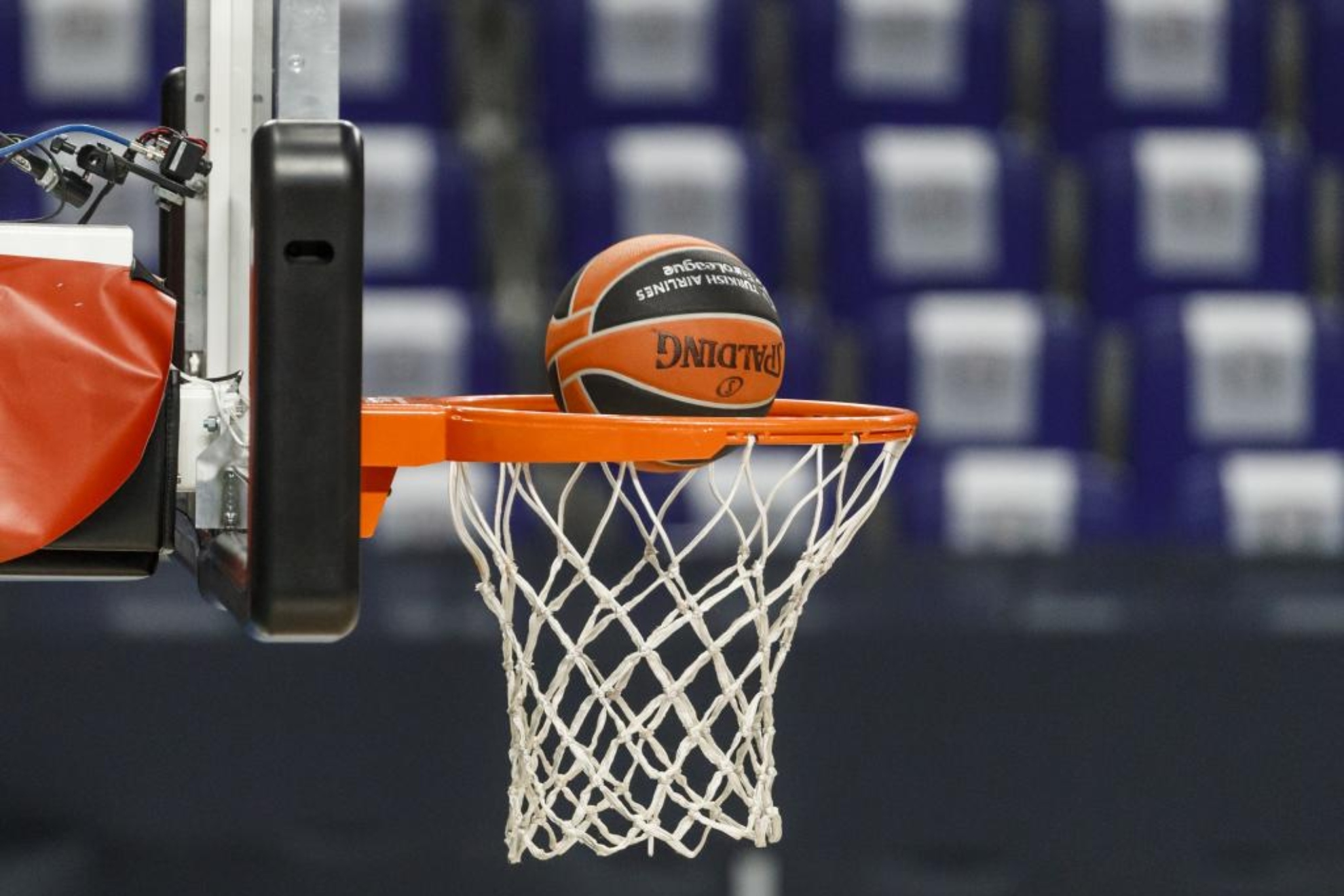 Cuánto dura un partido de baloncesto FIBA y cuánto tiempo se juega cada ...