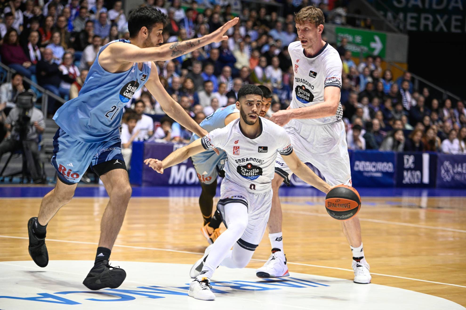 El Monbus Obradoiro sale del descenso tras dominar al Río Breogán de ...