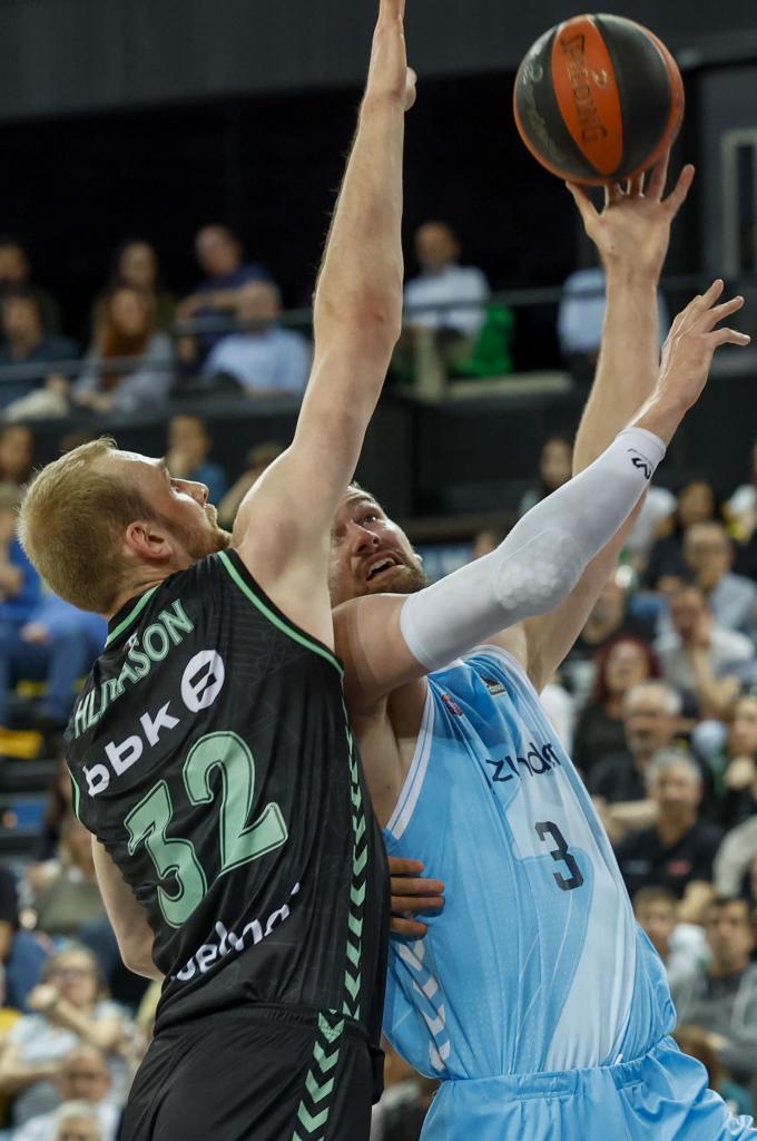 El descendido Zunder Palencia se da un homenaje a costa del Surne Bilbao