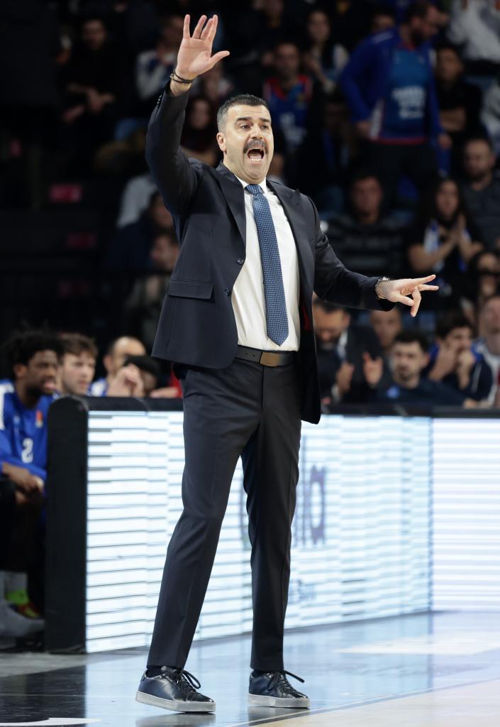 Crisis en un equipo estelar: Efes despide a su entrenador Erdem Can