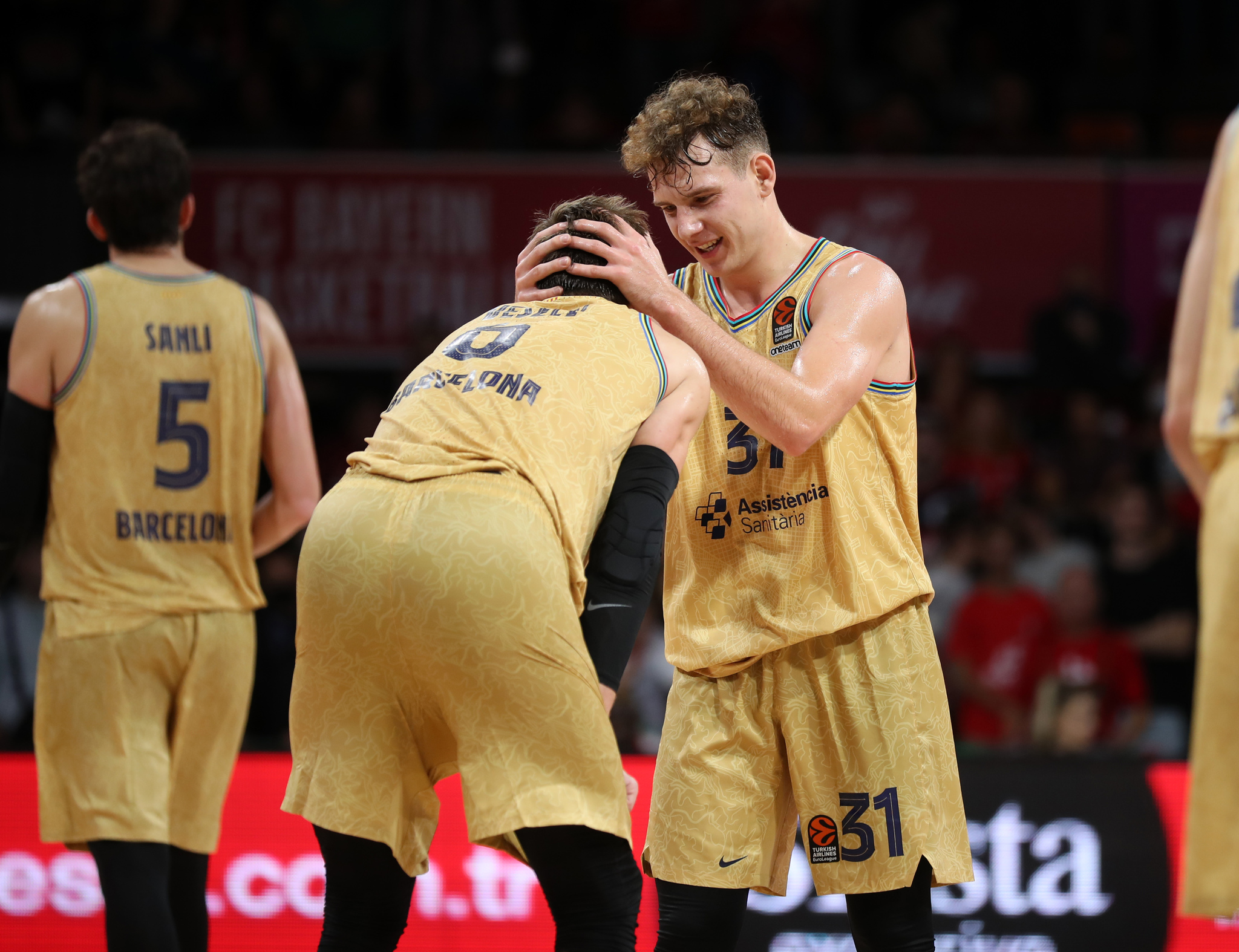 El Barcelona se estrena a domicilio a costa de un débil Bayern Munich ...