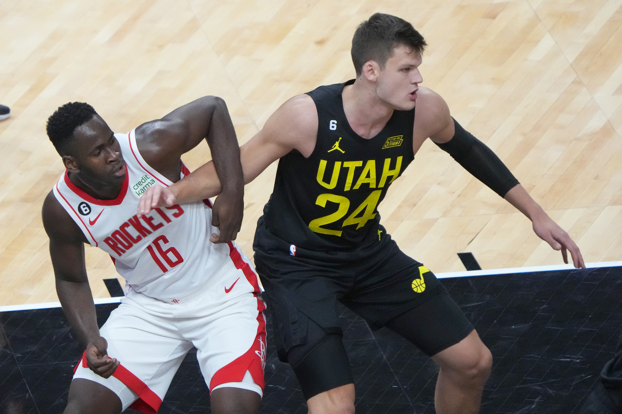 Garuba se aferra con uñas y dientes a la rotación de los Rockets: mate ...