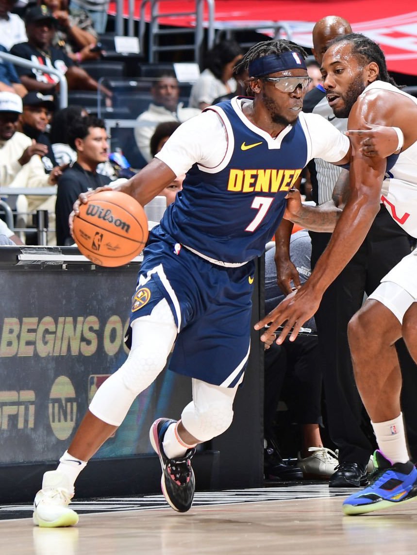 Reggie Jackson, el rey de los accesorios: gafas, zapatillas ...