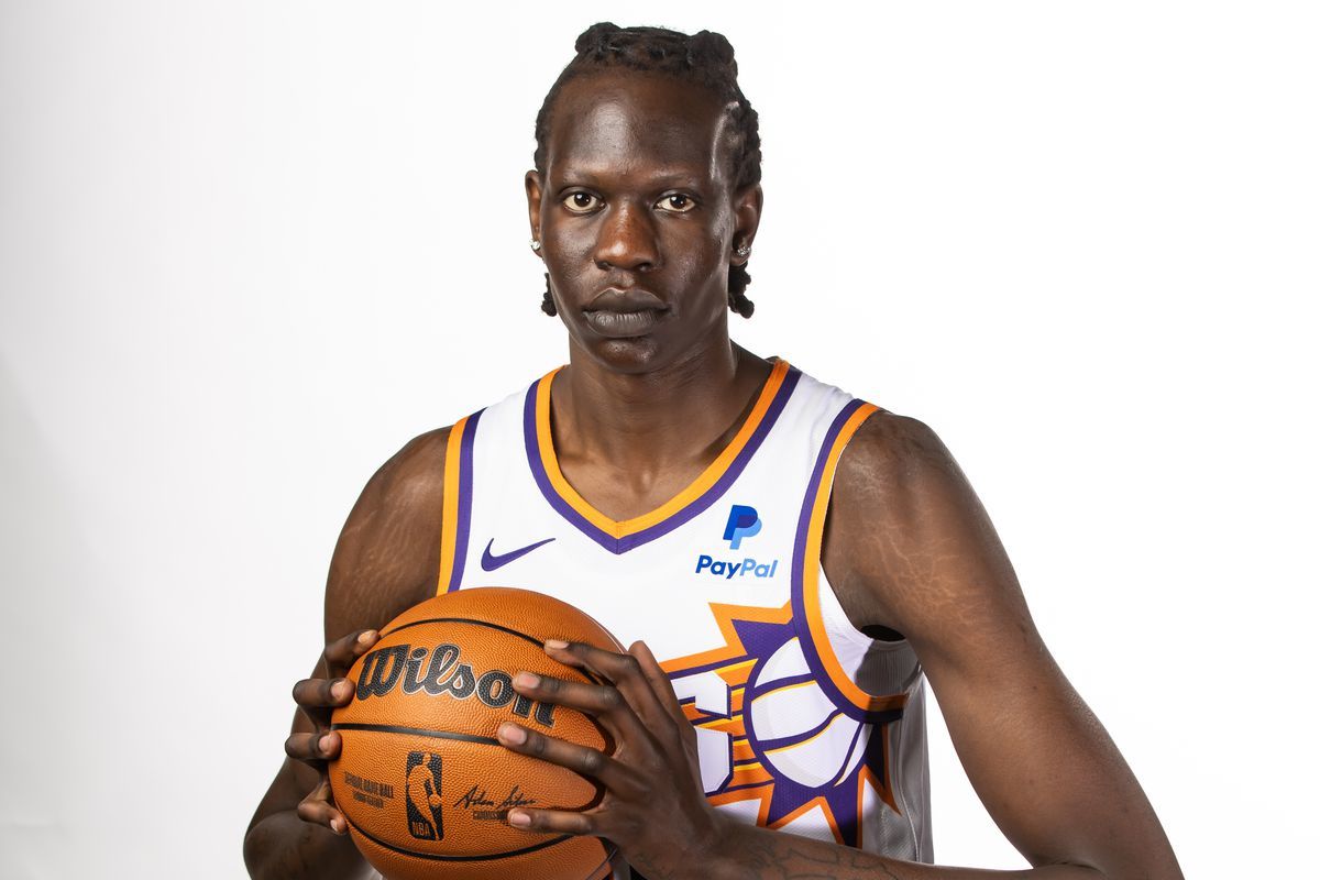 El hundimiento del gigante llamado a dominar: Bol Bol se apaga en los Suns