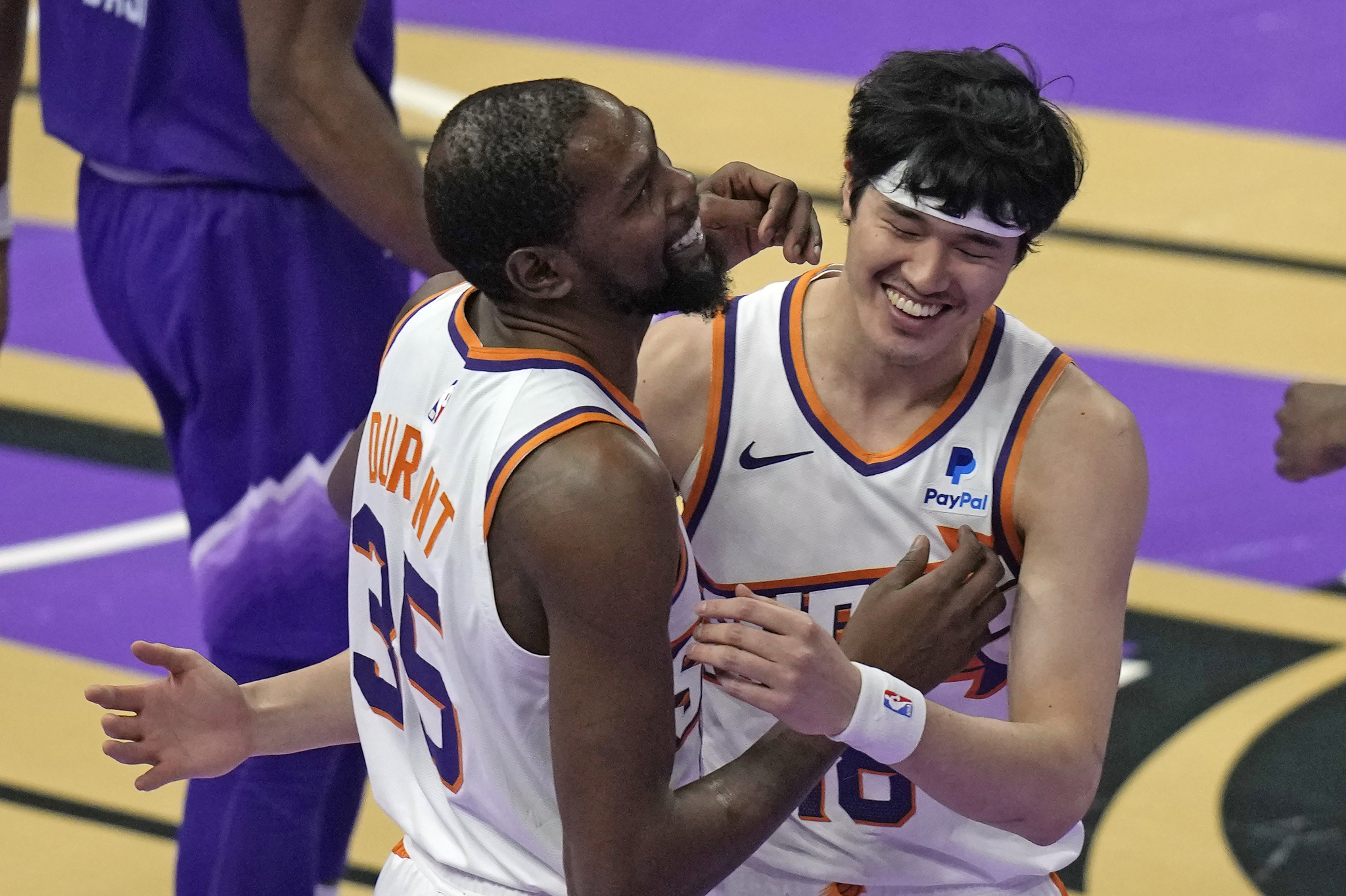Durant y Booker invitan a la ilusión en Phoenix