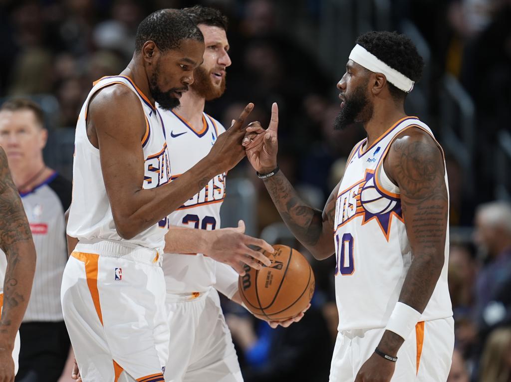 Kevin Durant da un manotazo al campeón en la prórroga