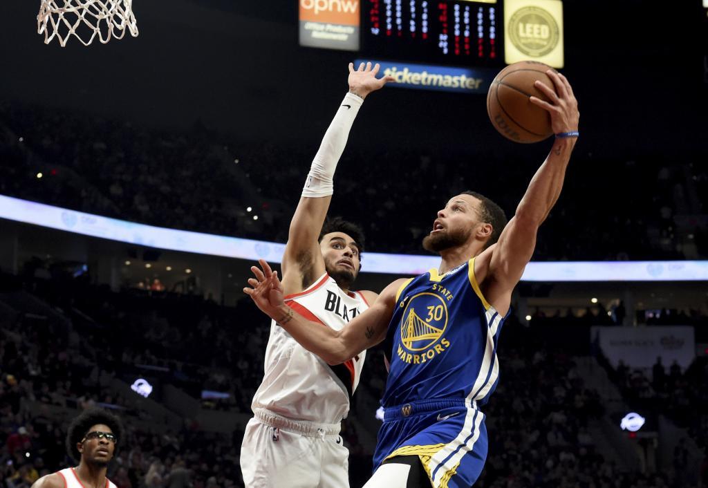 Alerta los Lakers: los Warriors toman Portland y siguen en racha