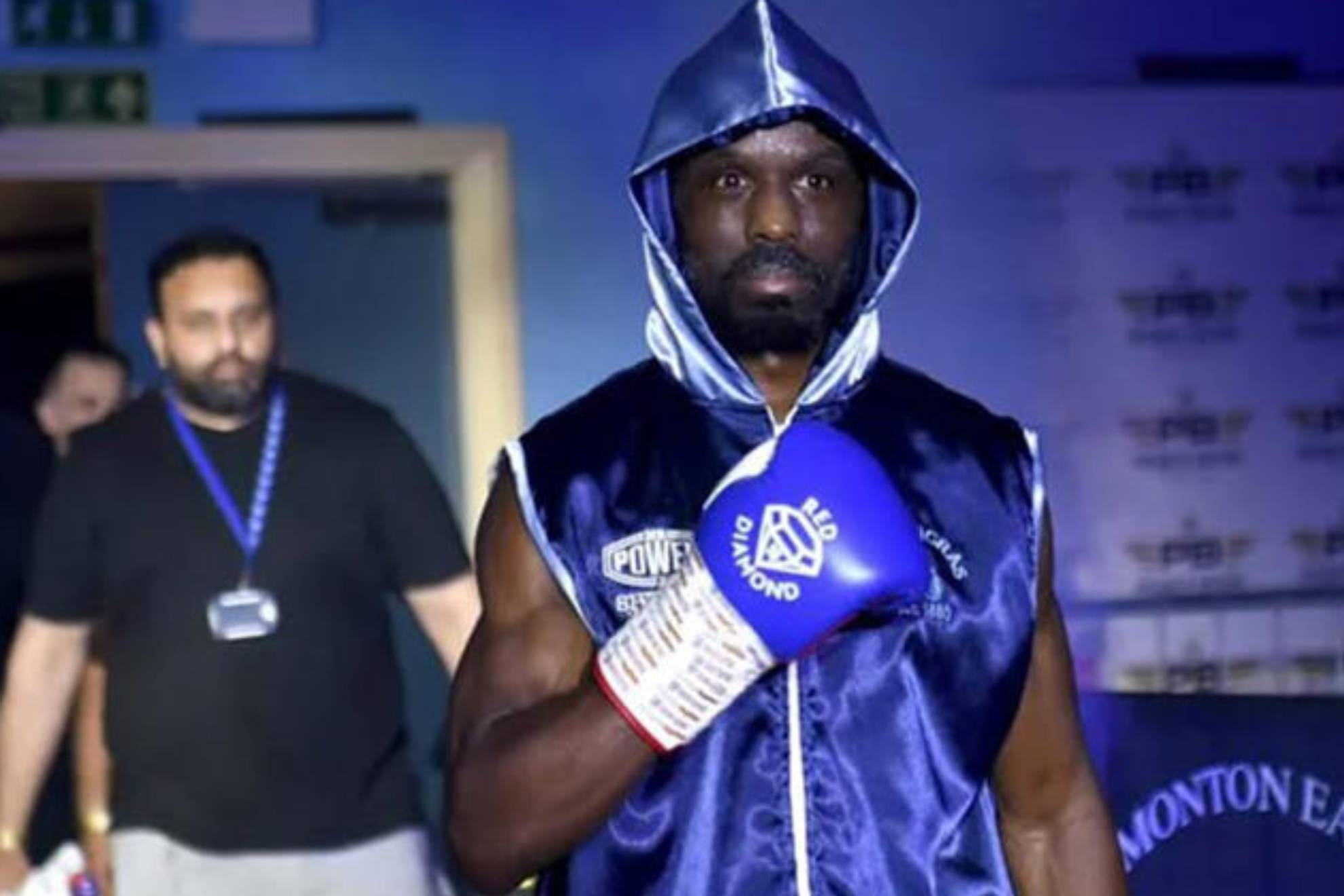 El boxeador Sherif Lawal muere en el ring durante su primer combate ...