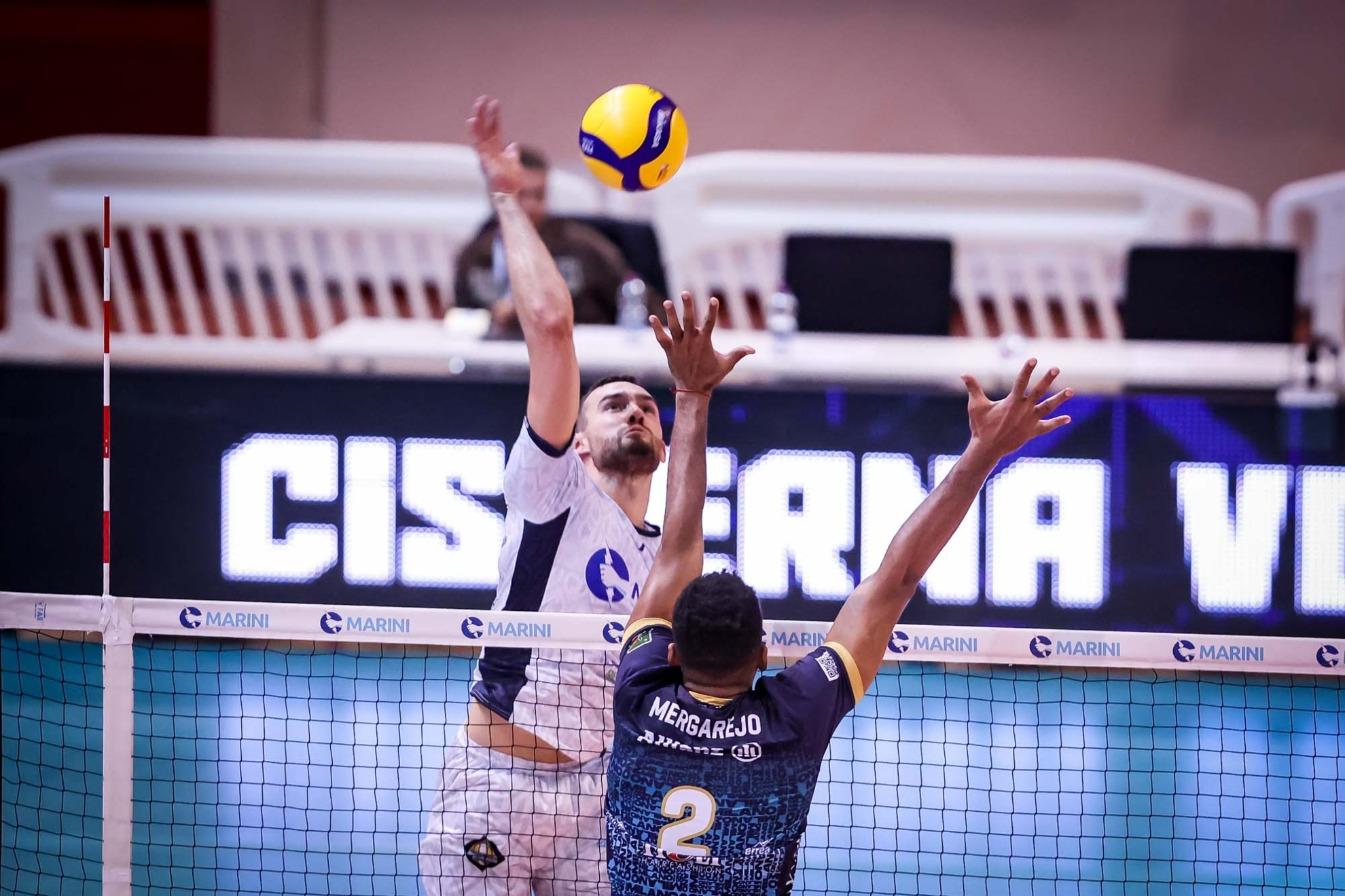 Guillermo Falasca reta a su mentor Anastasi con la nueva guardia en ...