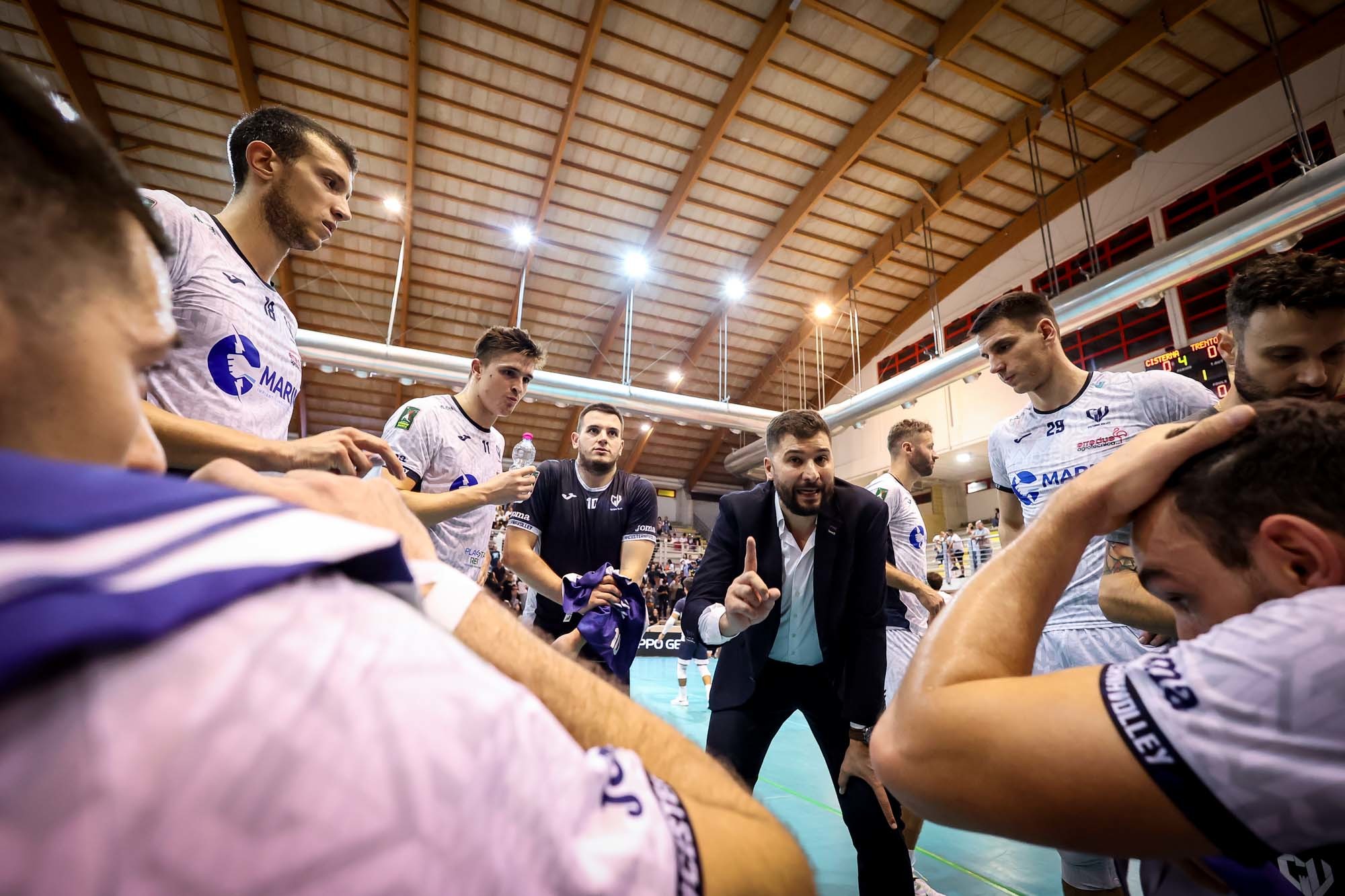 Guillermo Falasca reta a su mentor Anastasi con la nueva guardia en ...