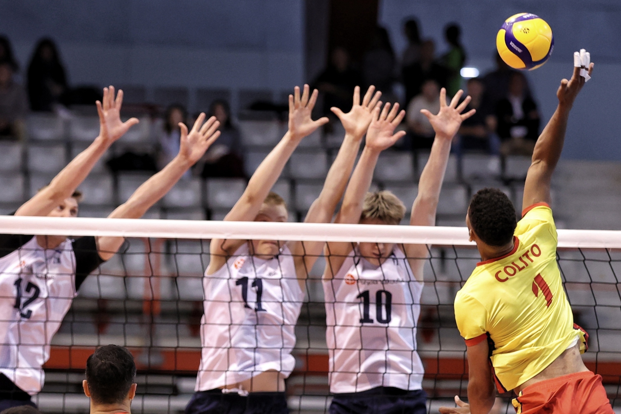 Colito empuja a España en la victoria ante Finlandia y se jugarán la ...