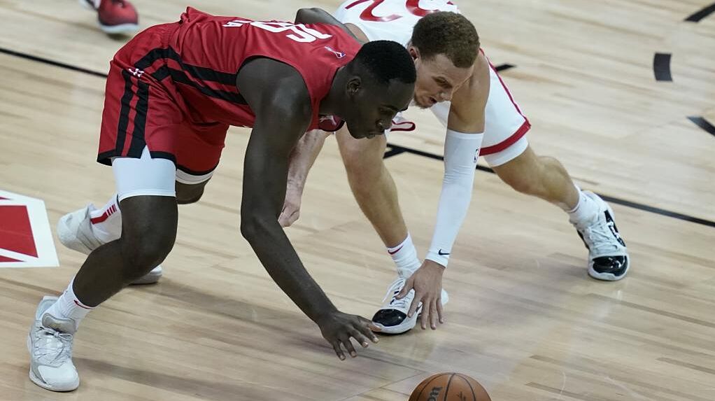 Garuba debuta con los Rockets y muestra poder bajo los aros