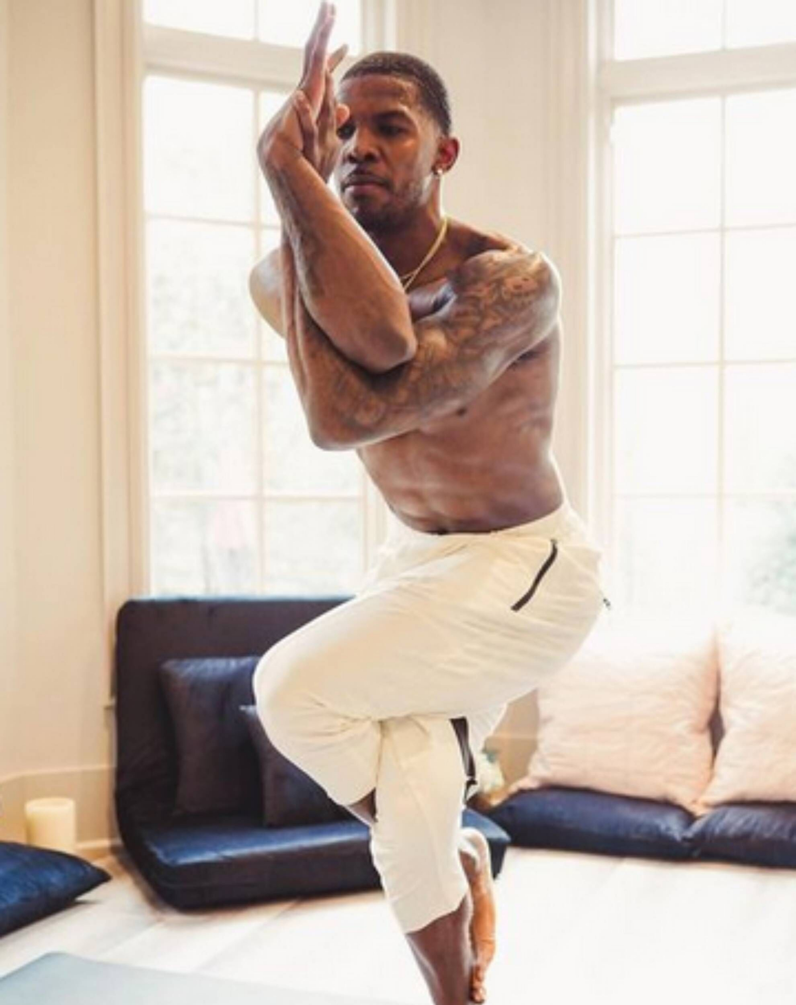 Cambio radical: una estrella de la NBA transforma su cuerpo a los 41 años con el 'hot yoga'