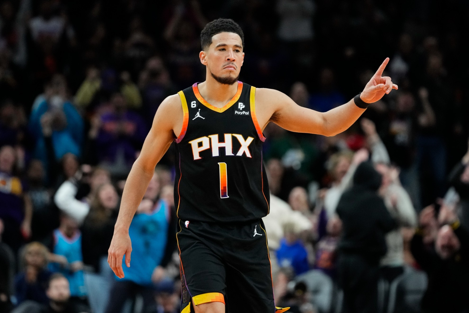 Devin Booker anota más de 50 puntos por segunda vez esta temporada para ...